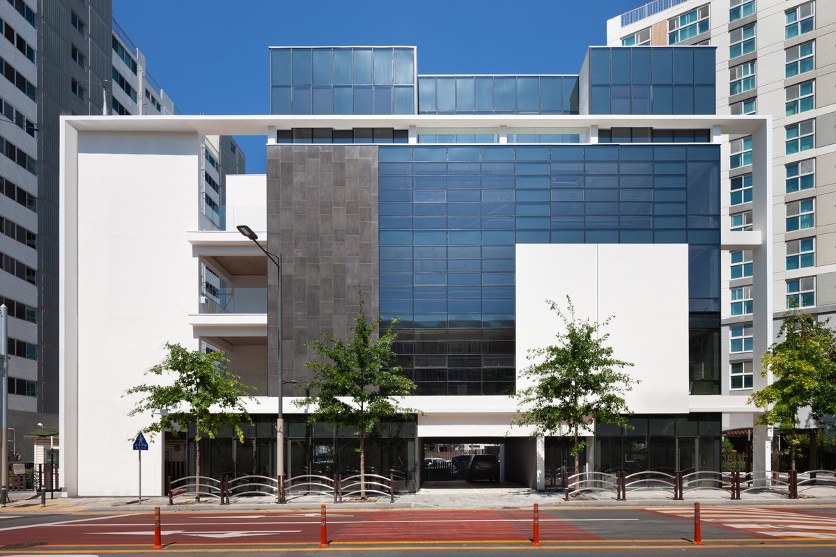 J building : project - 황준도시건축사사무소