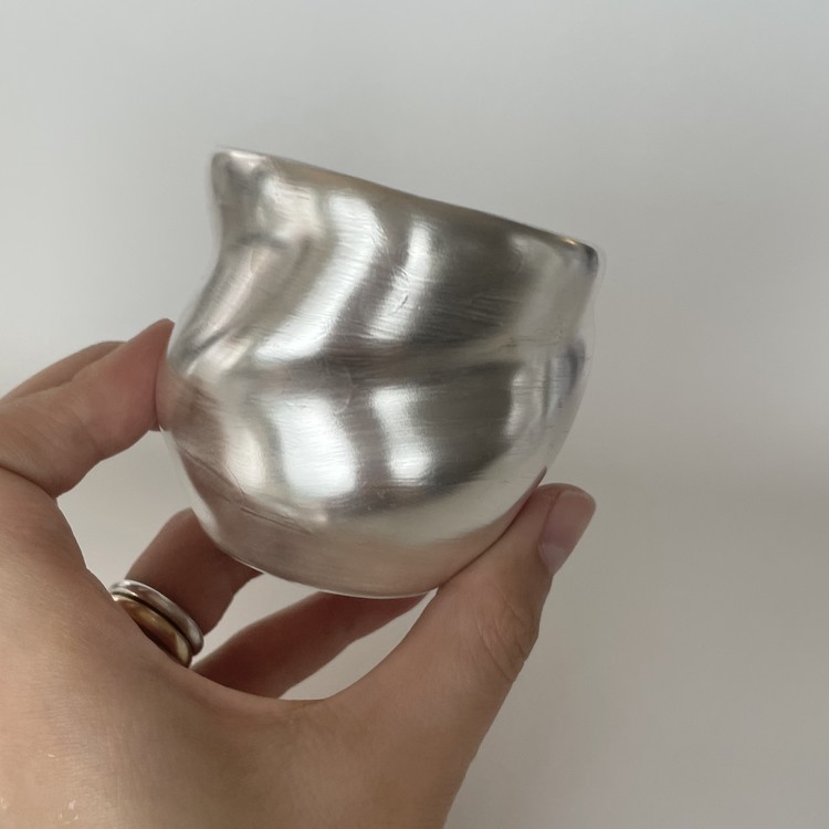 Curve Tea cup (white+ silver) : Quartz