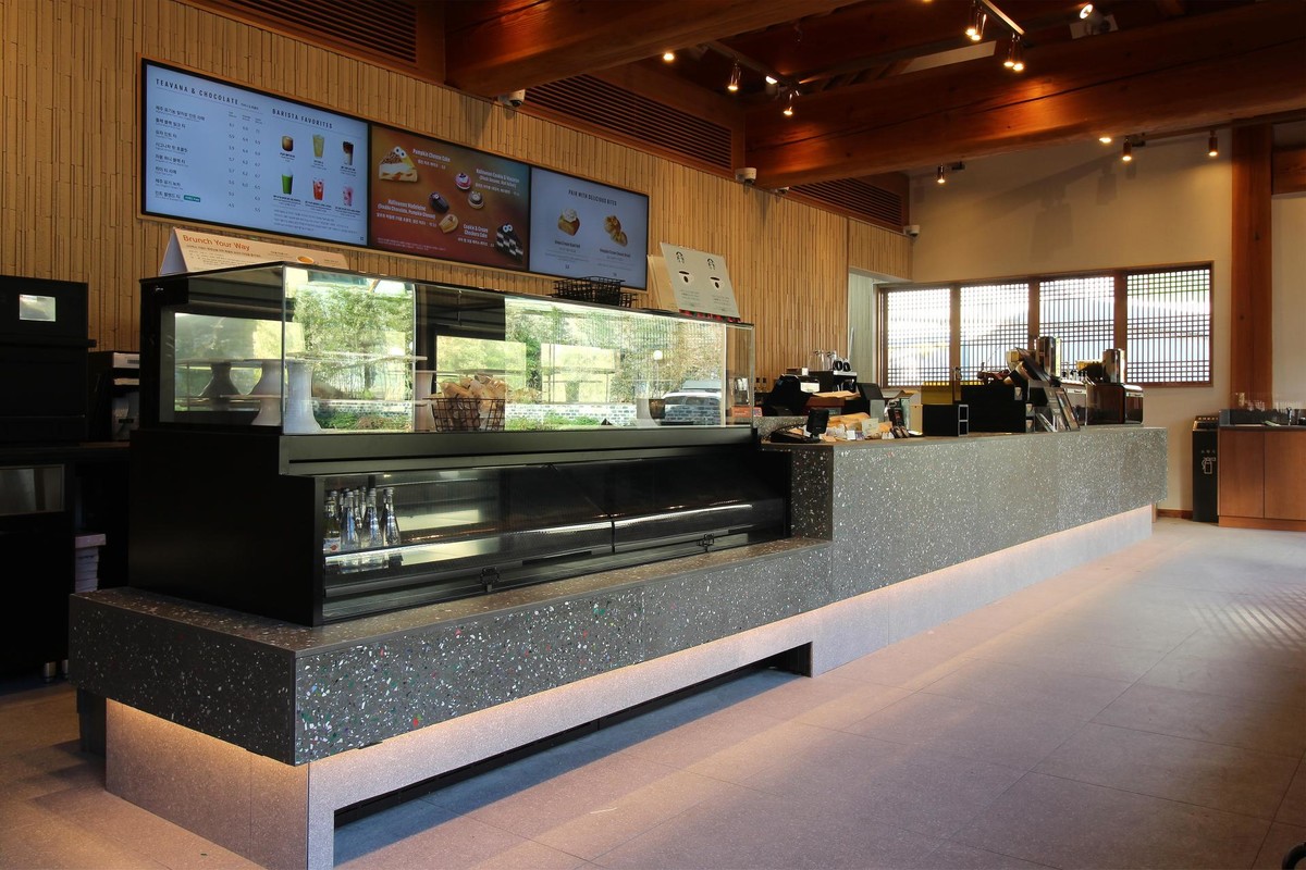 STARBUCKS Daegu Jongno House Branch : OBJECTIC (오브젝틱)