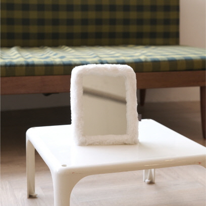 [더스티우드] 더스티우드 FLUFFY MIRROR 털 탁상거울 (4 colors) : 단길