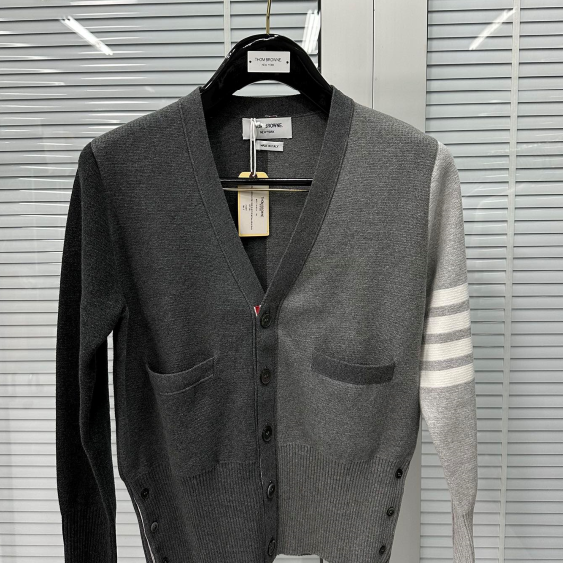 톰브라운 펀믹스 밀라노 스티치 메리노 니트 가디건 : 리밋플 - 1:1정품급전문 하이엔드 명품레플리카사이트 추천 1위 - SA ...