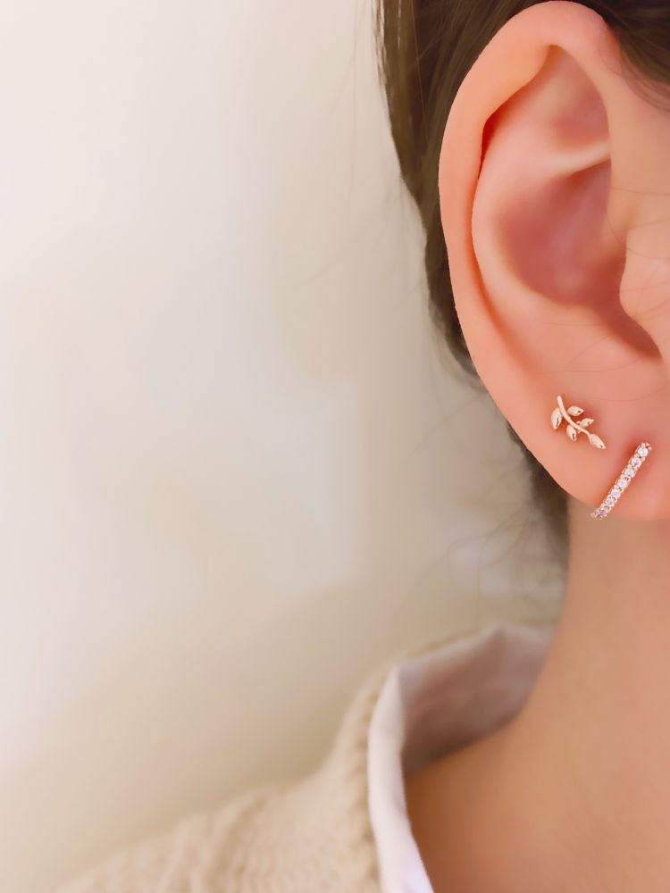 화이트큐 스틱 피어싱 : 어메종 Aumaison | 매일 착용하는 클래식 & 프리미엄 주얼리