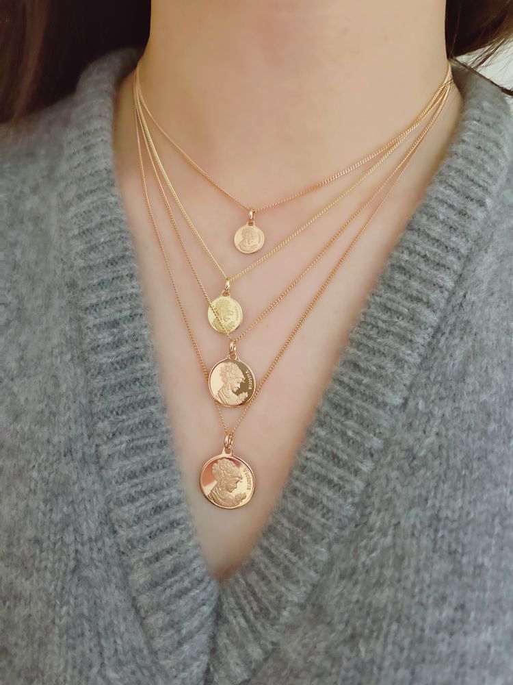 빅토리아 코인 펜던트 : 어메종 Aumaison | 매일 착용하는 클래식 & 프리미엄 주얼리