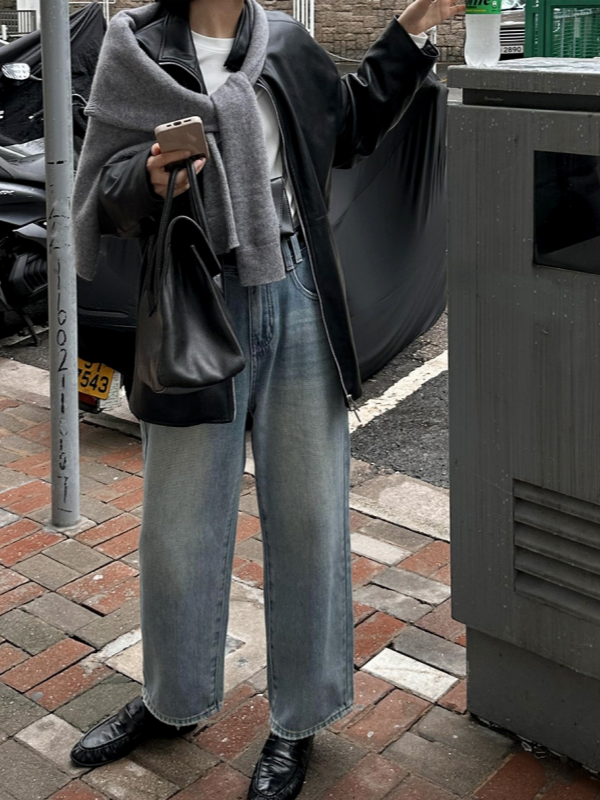 Washed Distressed Light Blue Jeans : 소냐도르(soñador)