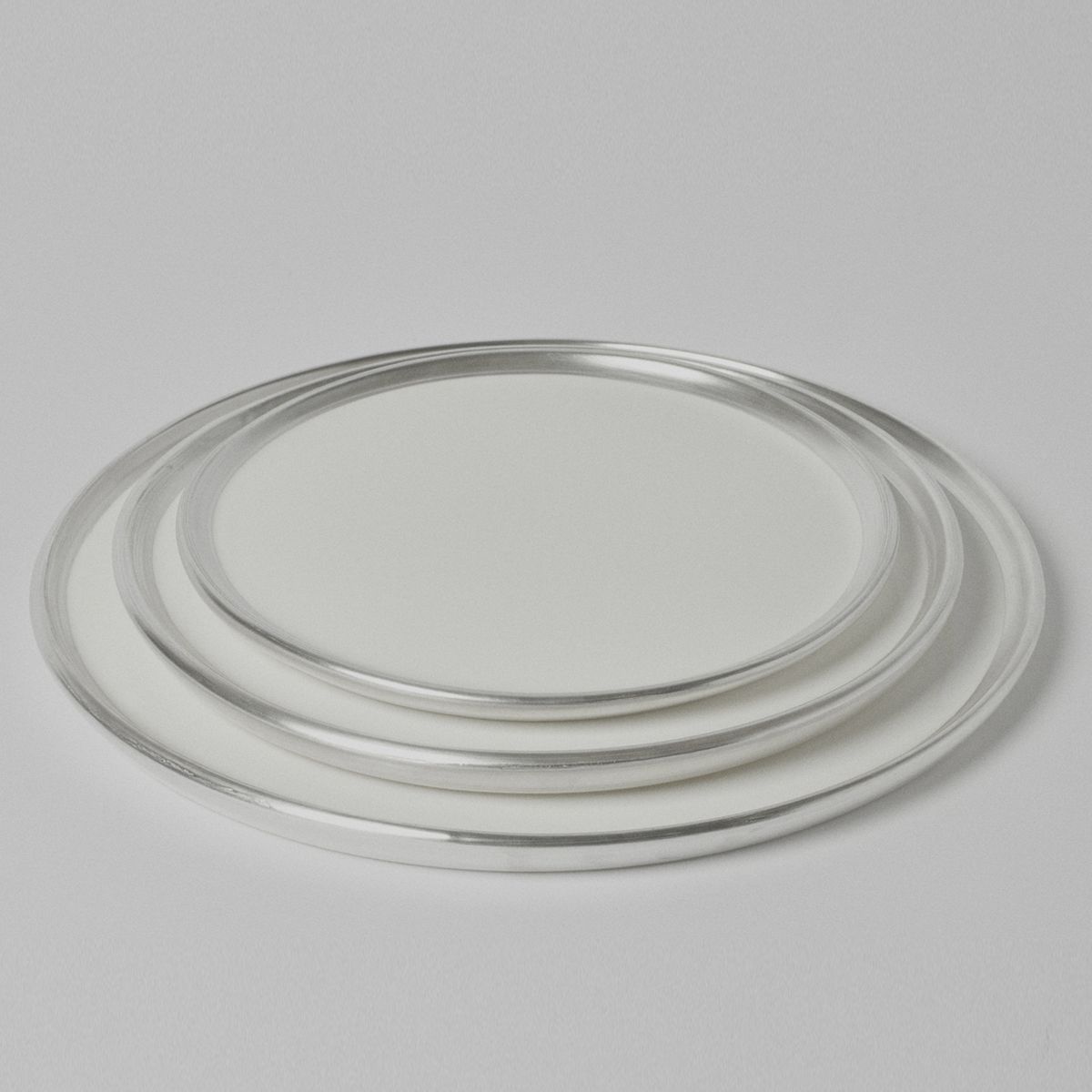 Silver rim plate (3 sizes) : YOONHAM POTTERY
