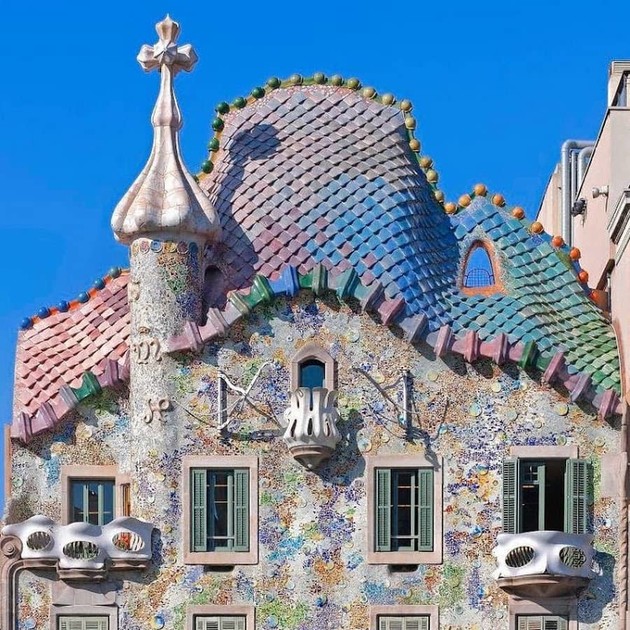 VOL.63 돌을 깎아 물결을 만들다, 안토니 가우디 🌊 : 아트레터