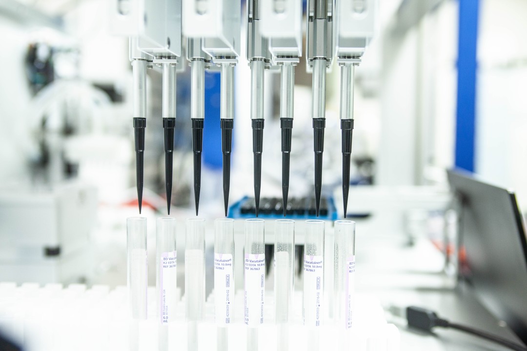 Choosing the Right Liquid Handling Robot for Your Lab: A Comprehensive ...