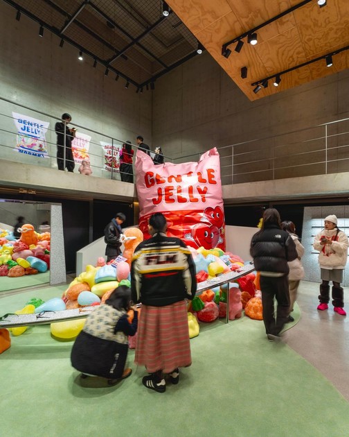 THE 'JELLY' IS POURING : LIFE