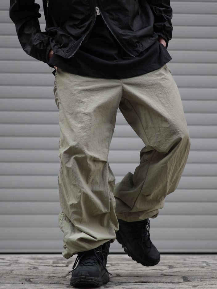 Shirring parachute string pants : ACHRO-