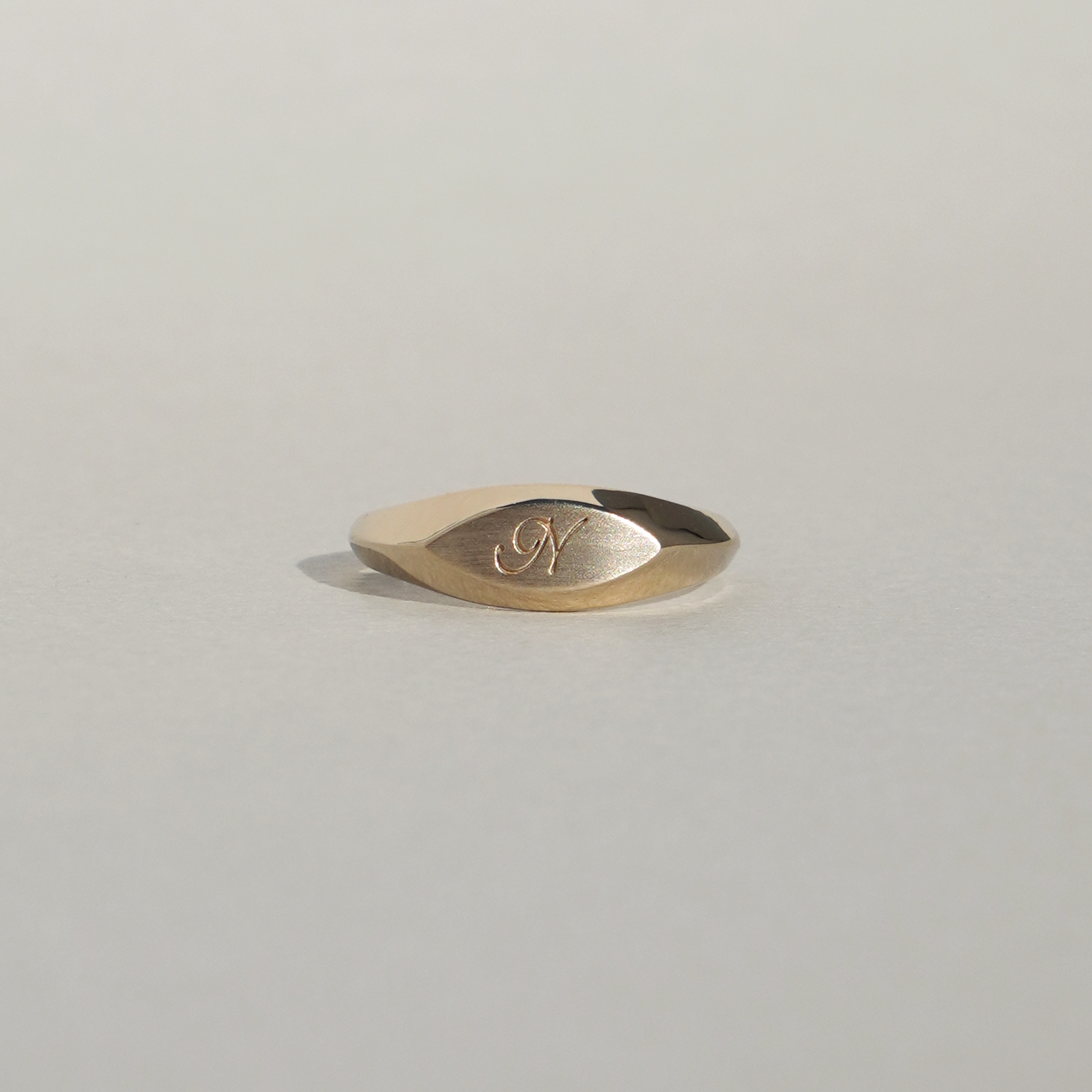 THE ROYAL SIGNET RING (gold ver.) : MAGK 매기킴