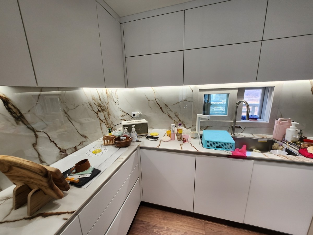 LIGHT RED CALACATTA : 미건타일