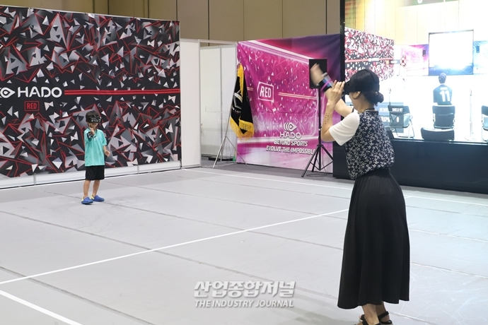 어머니와 아들의 치열한 가상현실 결투 : HADO KOREA 하도코리아