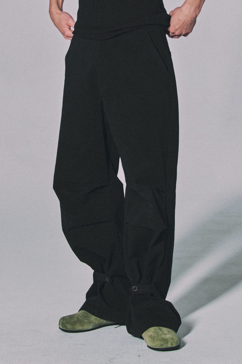 Flare Button Pants [BLACK] : 플로즈룸(flawsroom) 공식 홈페이지