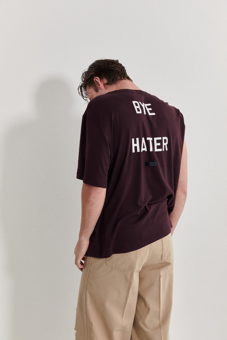 "HI HATER, BYE HATER" T-SHIRT (BURGUNDY) : MOOMYUNG