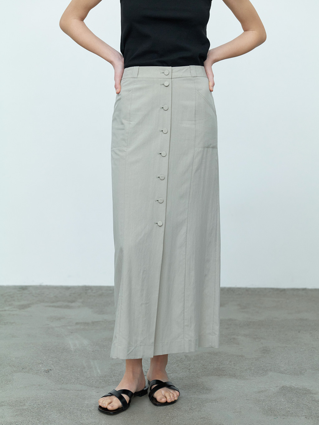 SLIT BOTTON H-LINE SKIRT (GREIGE) : MIMEME