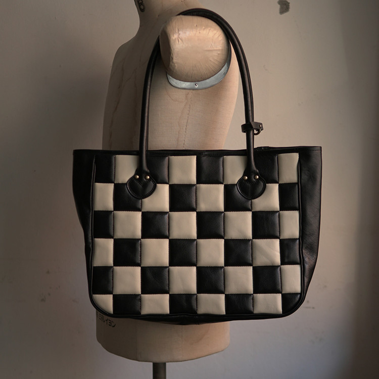 Checker shoulder bag : 엠비스
