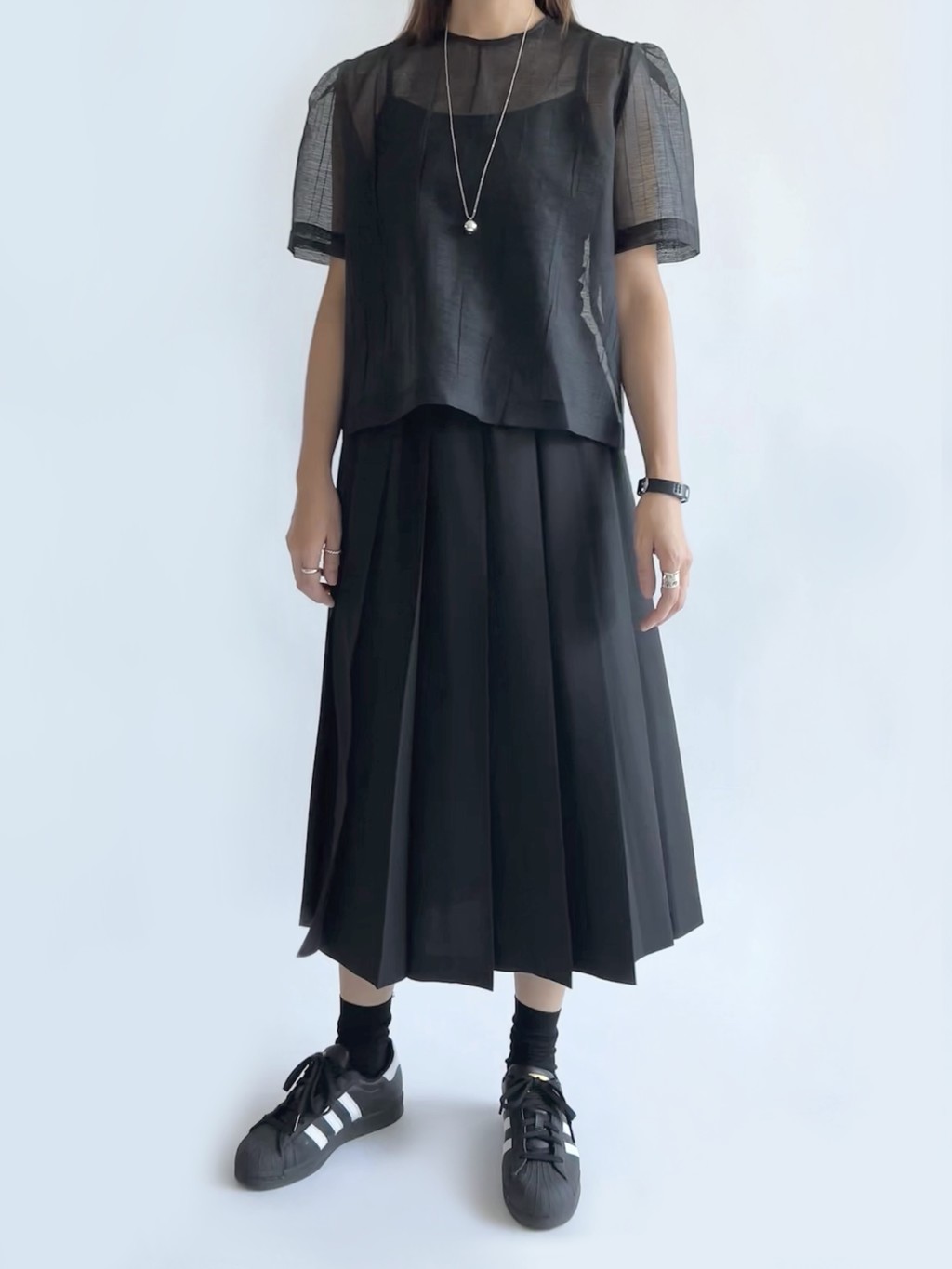 라운드 넥 시어 블라우스 round neck sheer blouse (black) : THE MARRANG