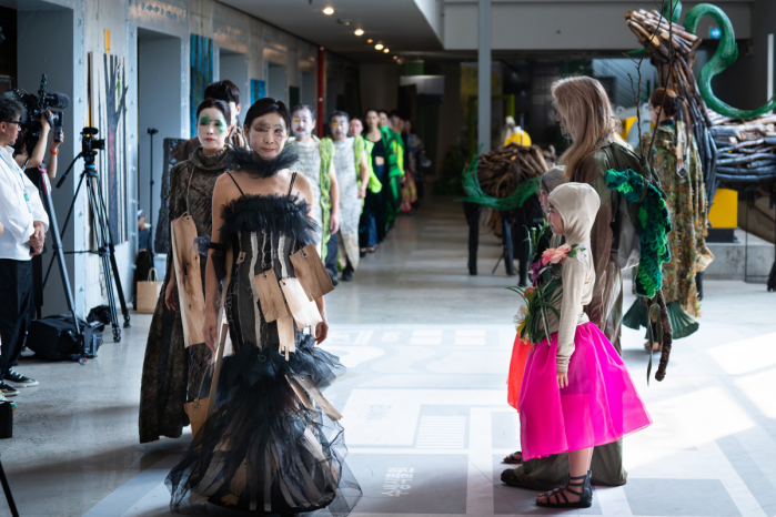 [브라보 마이라이프] “시니어 모델들 산불 심각성ㆍ기후변화 위기 대중에 알려" : ARTICLE BOARD | EMA OFFICIAL