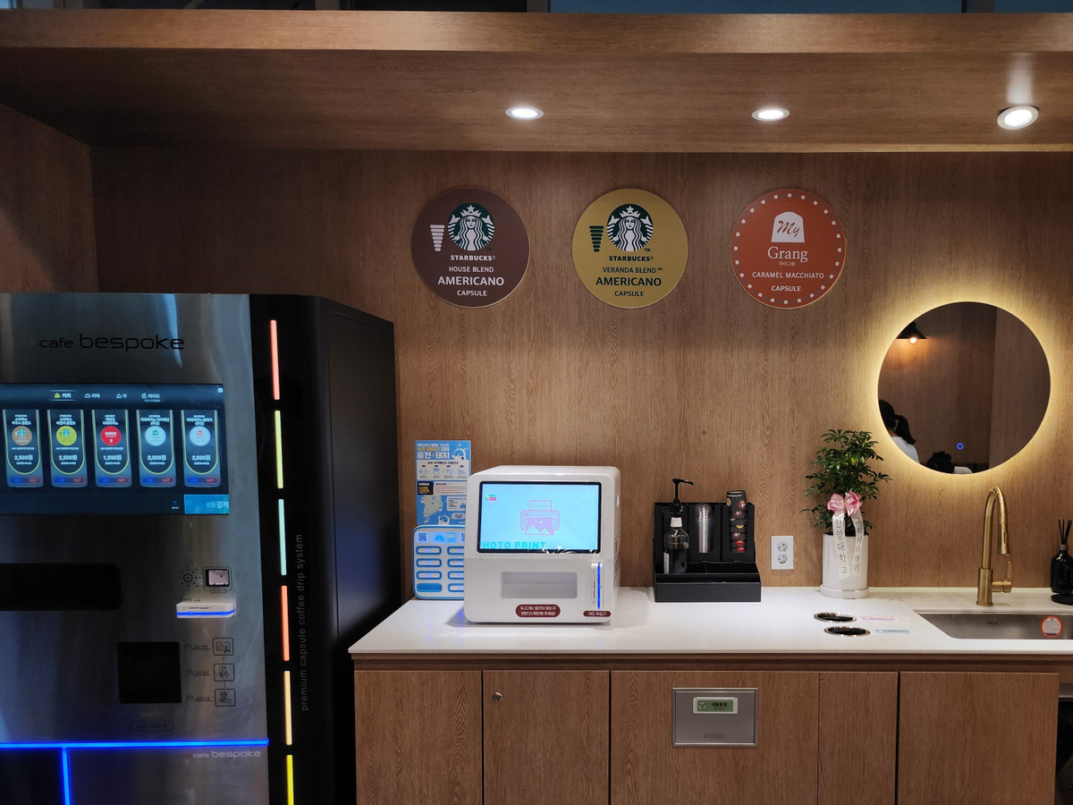 Unmanned cafe in Songdo, Incheon : 더셀피 프로젝트