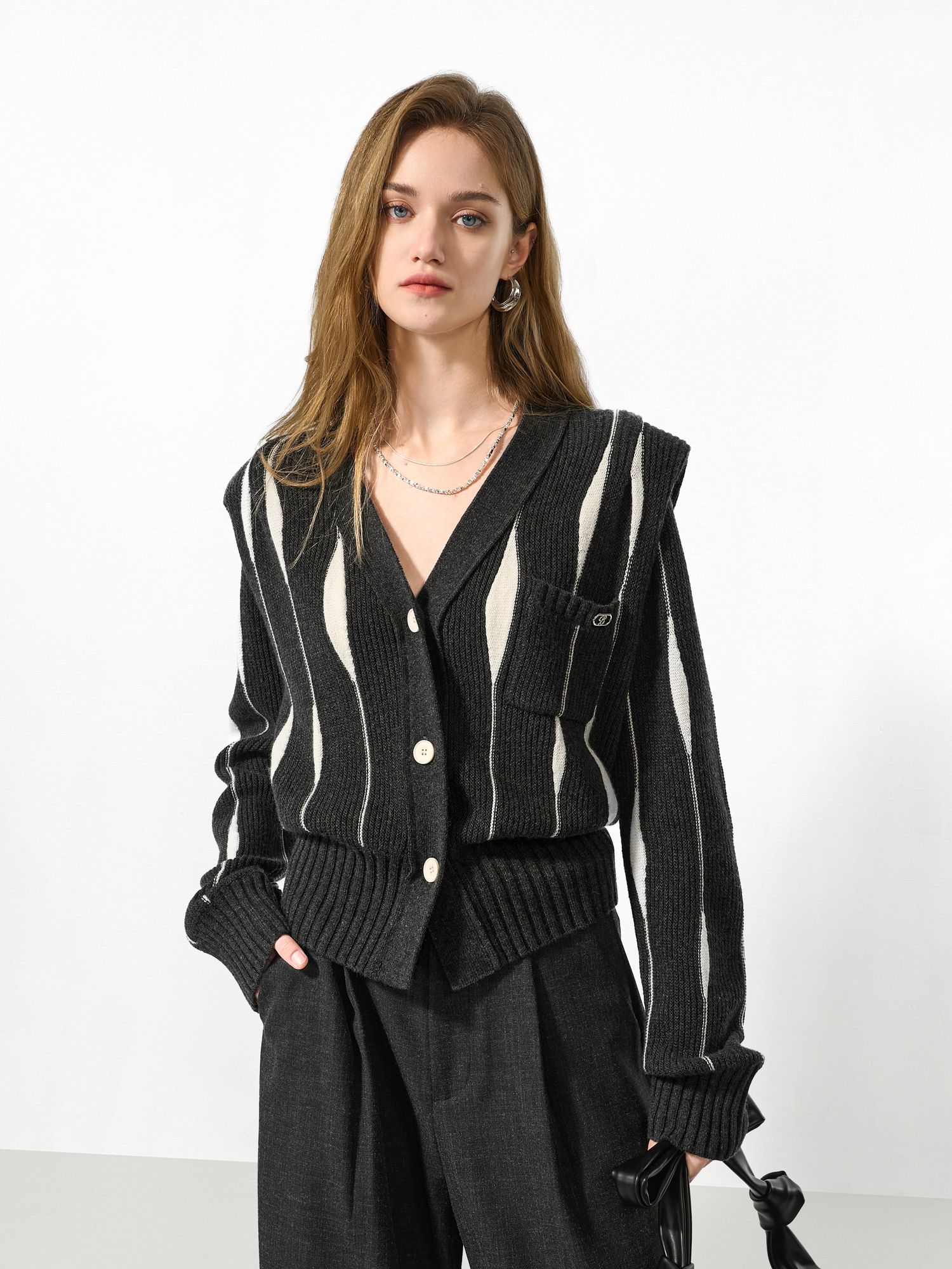 Linear Contrast Distress Knit Top : 엘레니크(Elenique)