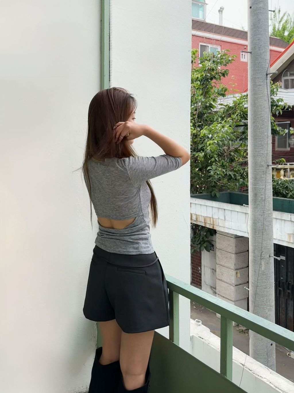 Back Slit Tee : ournze