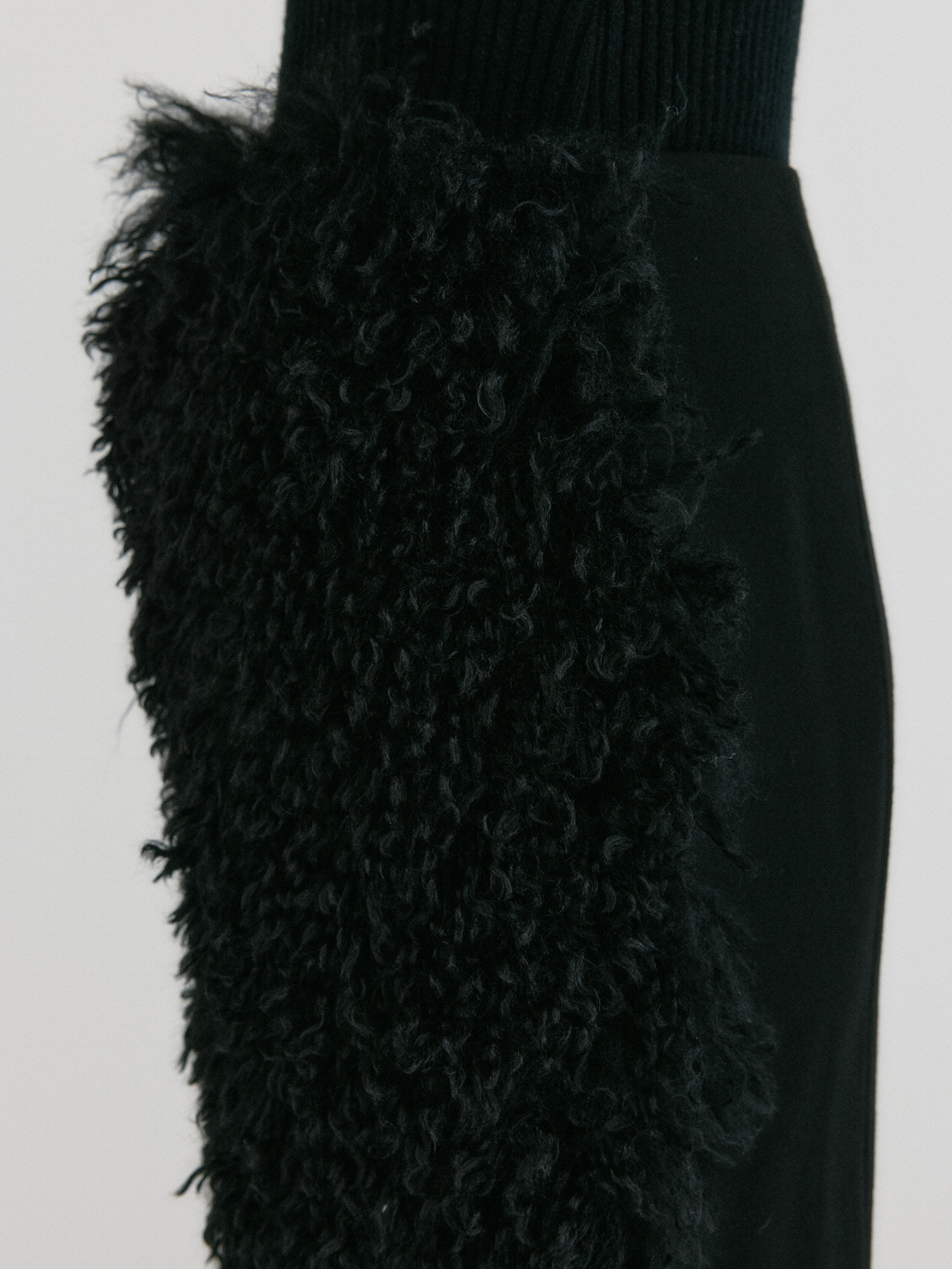 ZUFFE Fur Pants - Black : EENK