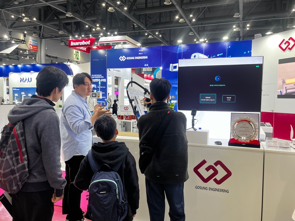 데이터디자인엔지니어링(DDE), 2024 로봇월드에서 고성엔지니어링과 함께 On-device AI 기술을 선보이다 : Data Design Engineering