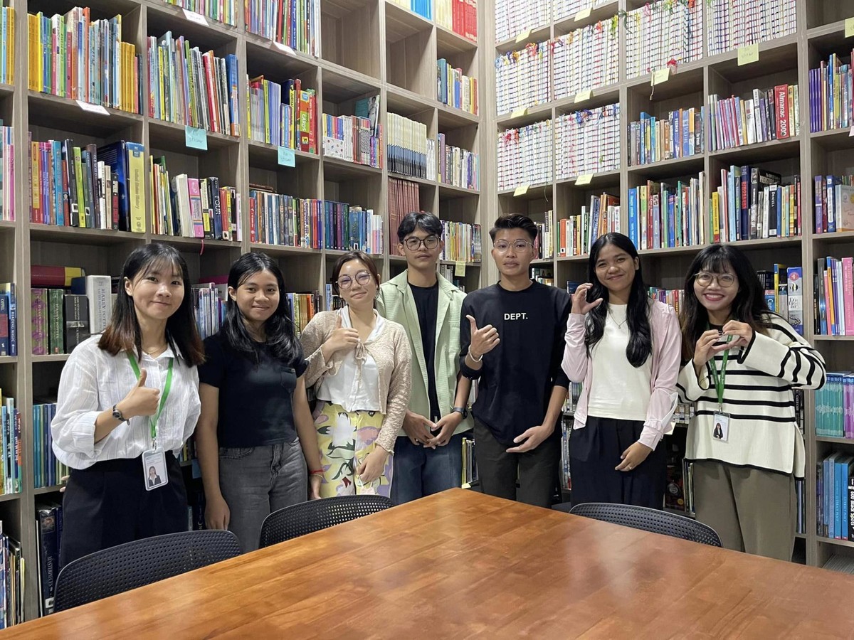 LILI Book Exchange volunteers : Little Library Project