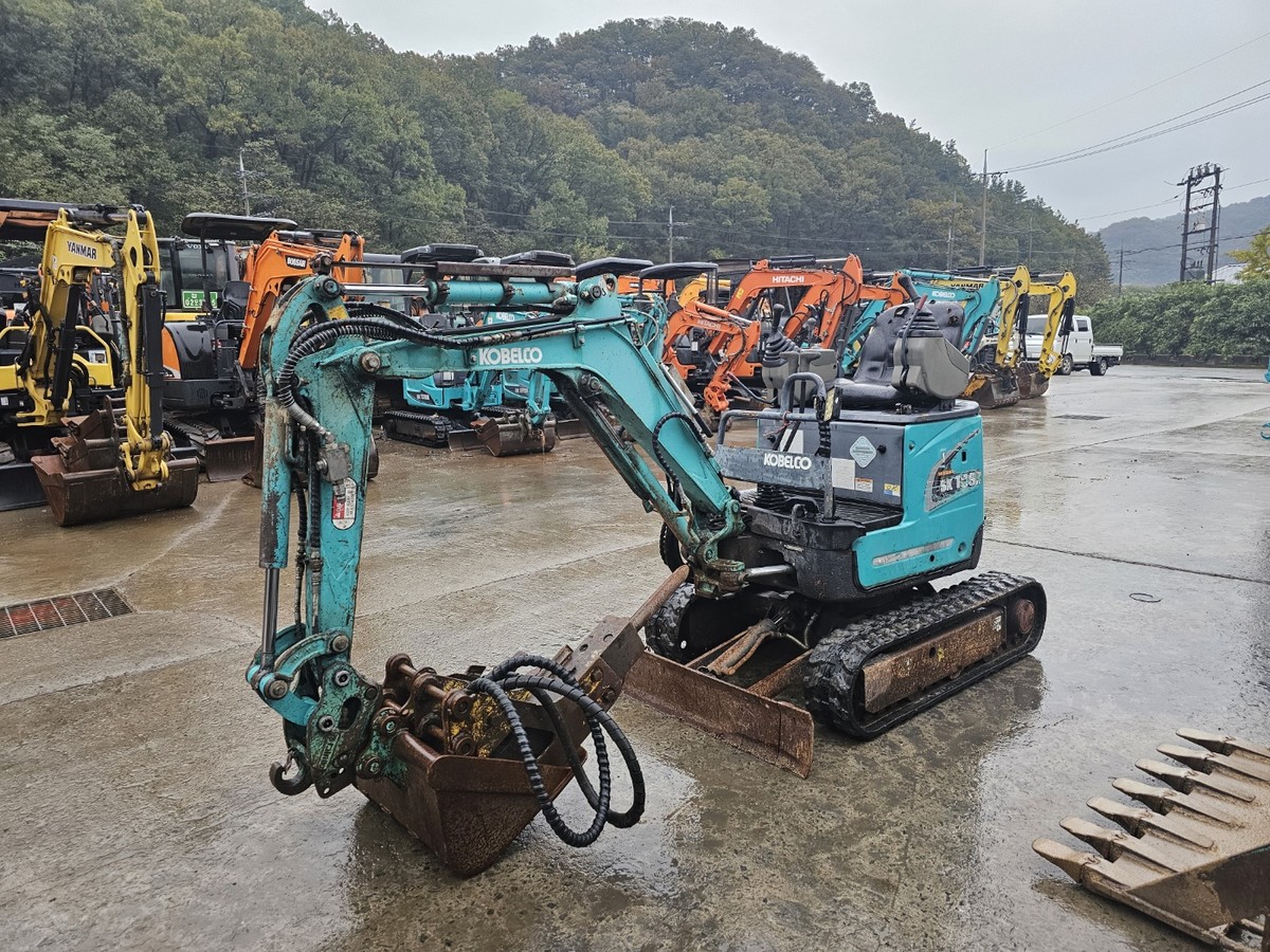 코벨코 SK010 2014 년 풀세트구성 1400만 : 0.8톤 1톤 1.7톤 미니굴삭기 및 미니 중고굴삭기 직거래 매매 정보