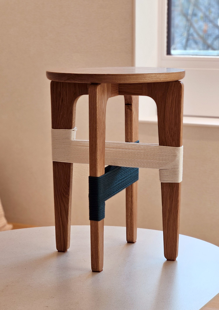 a.S01 Cross string round stool : a.oom 에이움
