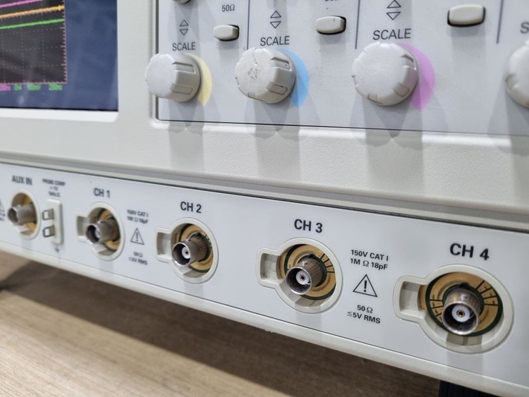 Tektronix TDS5104 Digital Phospor Oscilloscope 1GHz 5GS/s 오실로스코프 : 엠아이티솔루션