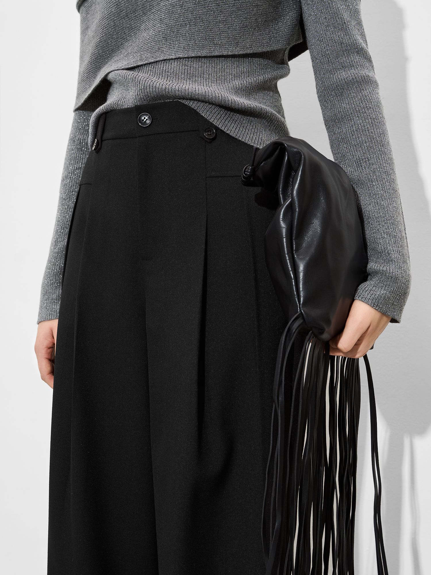 Essential Streamlined Luxe Pants : 엘레니크(Elenique)