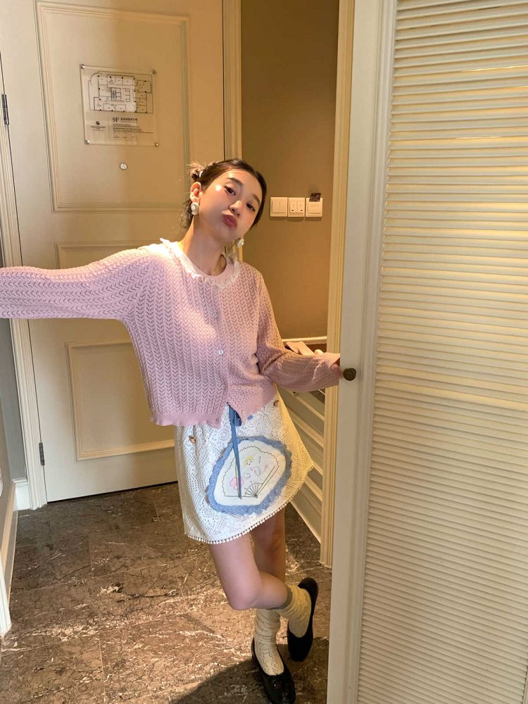 DODO Powder Sparkling Embroidered Lace Collar Knit Cardigan : 프티베 petitbe