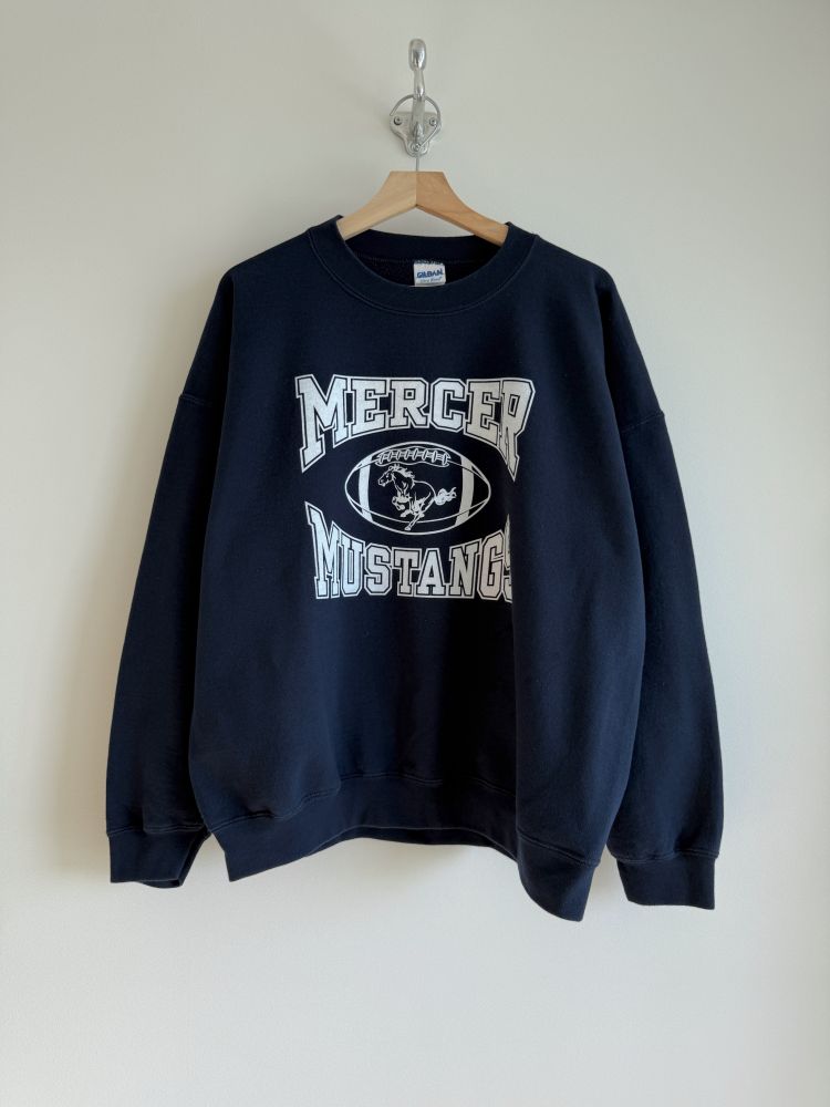 GILDAN 'MERCER MUSTANGS' 스웻셔츠 : soothwardrobe