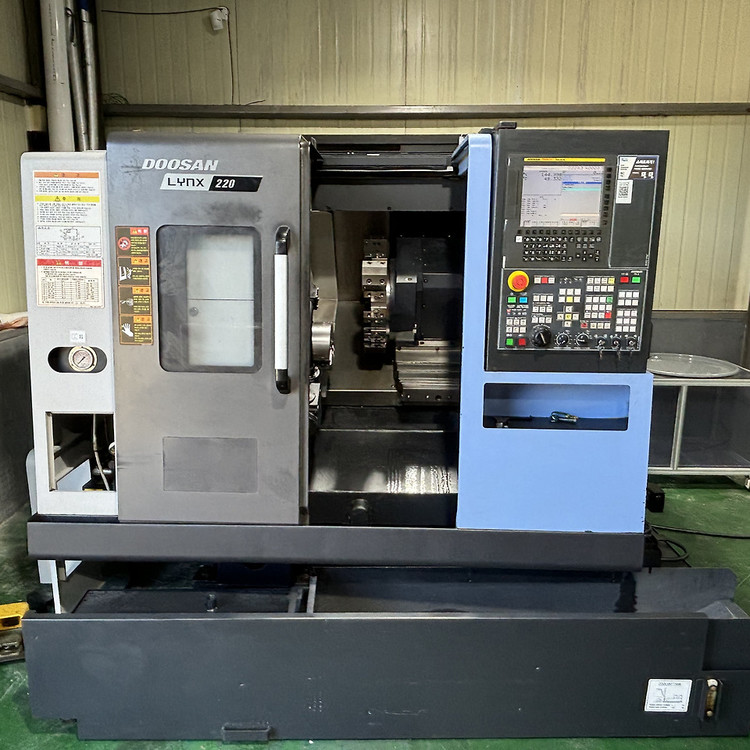 DOOSAN LYNX220 CNC 선반 : MACHINETOOLS
