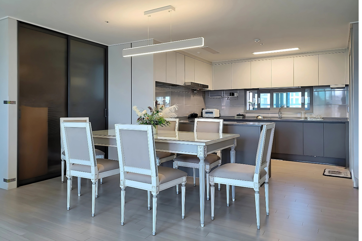 듀바리 식탁_다이닝룸 스타일링 : EUM Collection > Styling