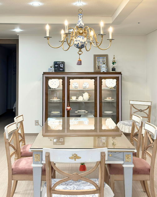 마제스떼 장식장_다이닝 공간 스타일링 : EUM Collection > Styling