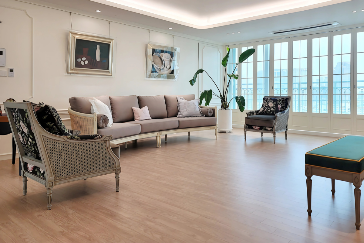 루아르 소파, 루이16세암체어_거실 스타일링 : EUM Collection > Styling