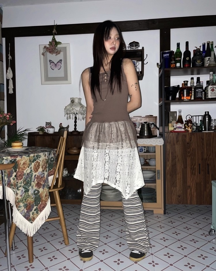 (2colo) 플로럴 엔틱 레이스 언밸런스 플레어 미디 스커트