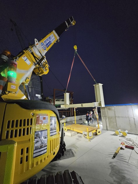 청주거미크레인 미니크롤러 5톤CC985s , 3톤CC423s 제원 및 임대 : 천안거미크레인(주)