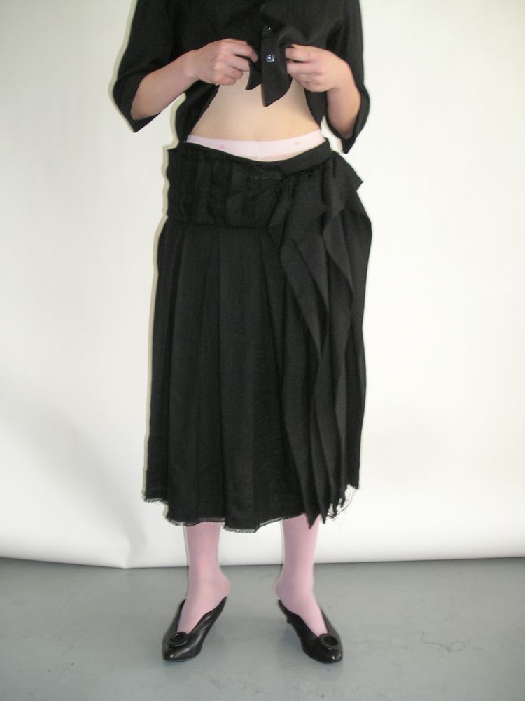 2025 Offbeat pleats skirt -black : eont's