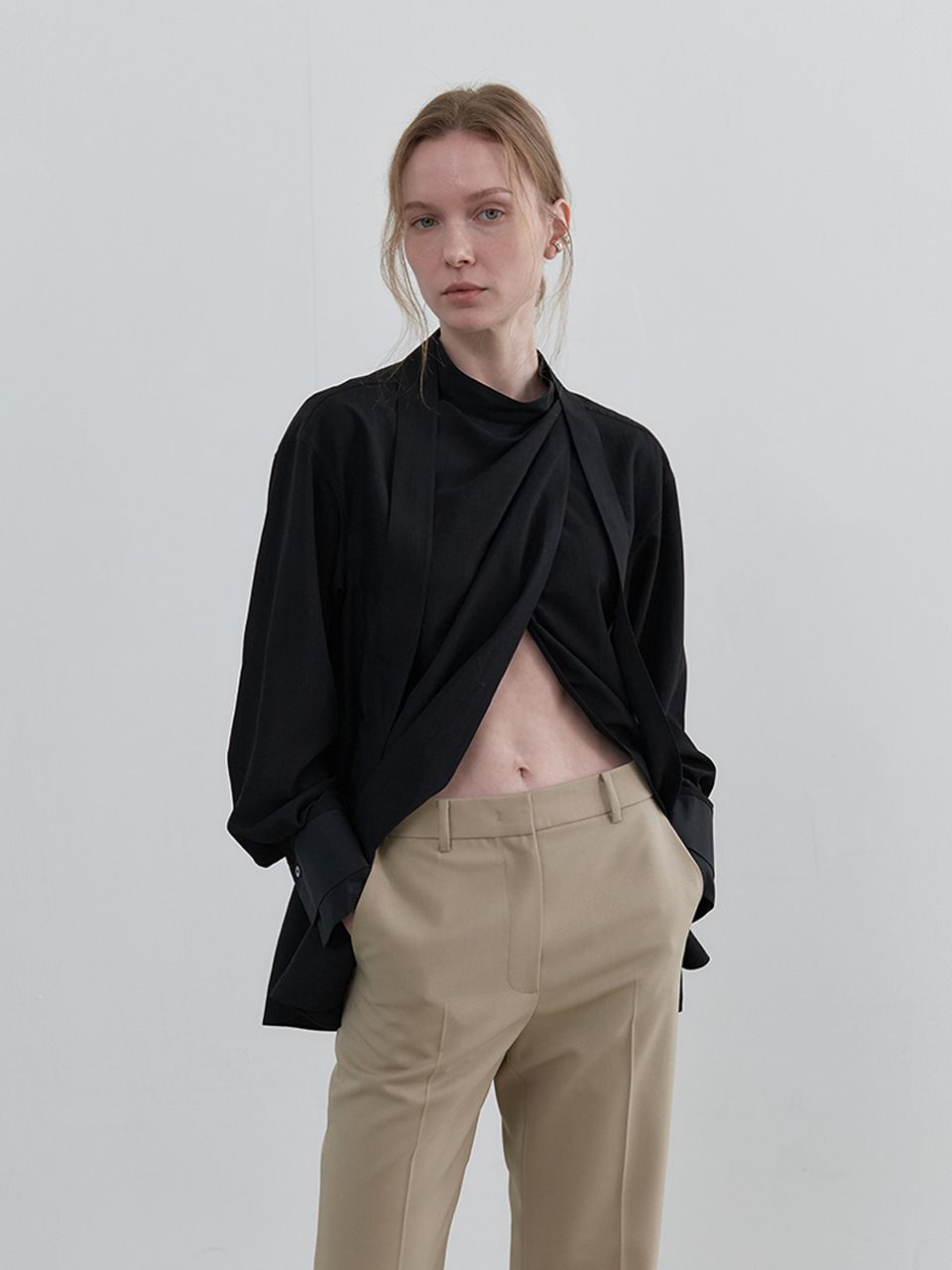 DRAPE TIE BLOUSE (BLACK) : MIMEME