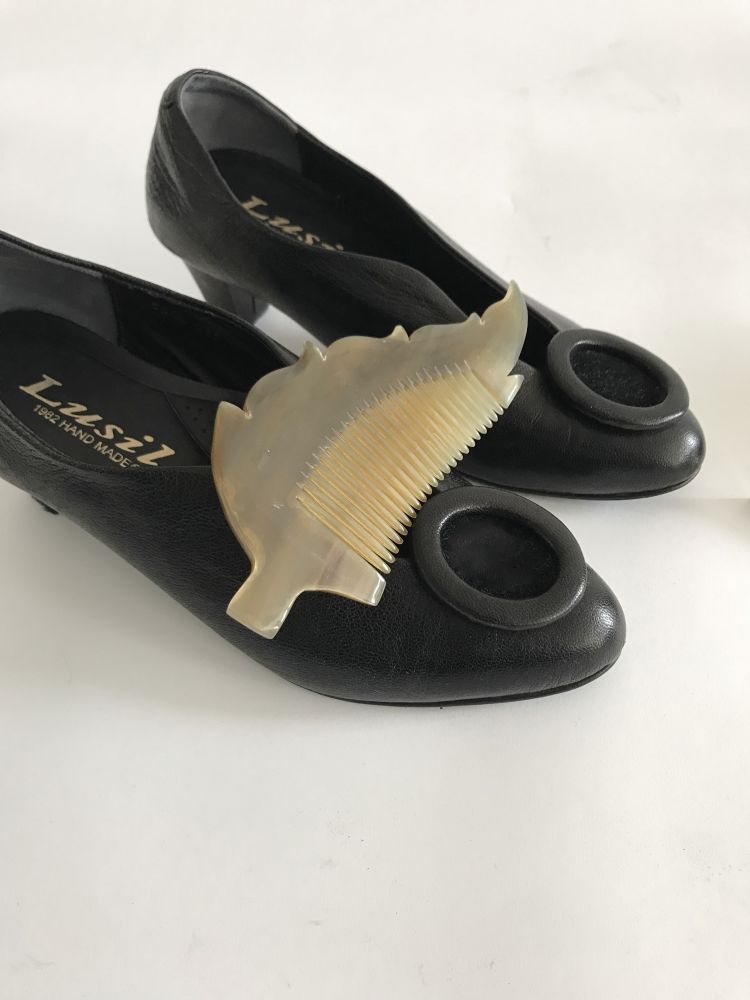 warehouse/ black "O" ling pumps : eont's