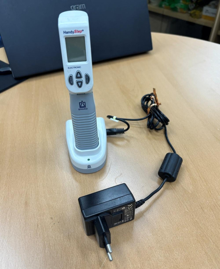 BRAND HANDYSTEP Electronic Repetitive Pipette 전동식 연속 분주기 : 엠아이티솔루션