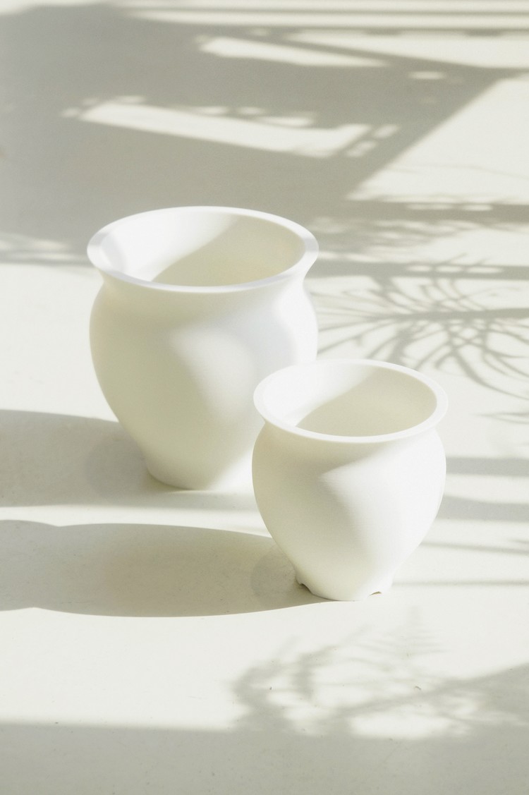 pot 130 - cream white : Q.E.D.