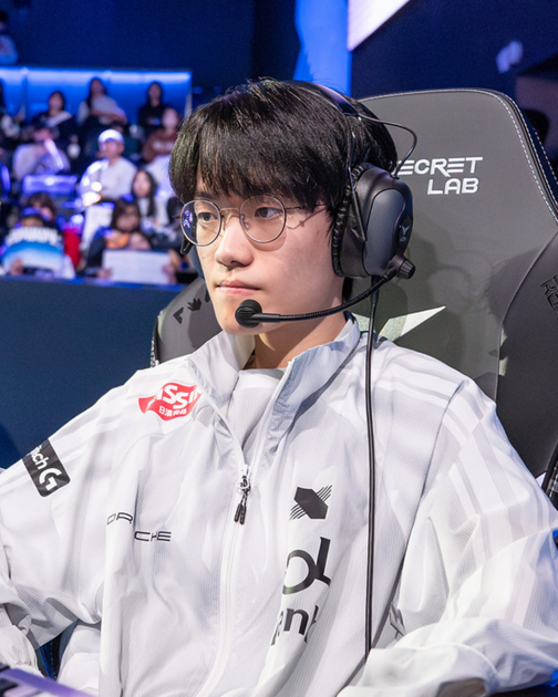 DRX, BNK 피어엑스 제압하며 분위기 반전 성공 : DRX | NEWS