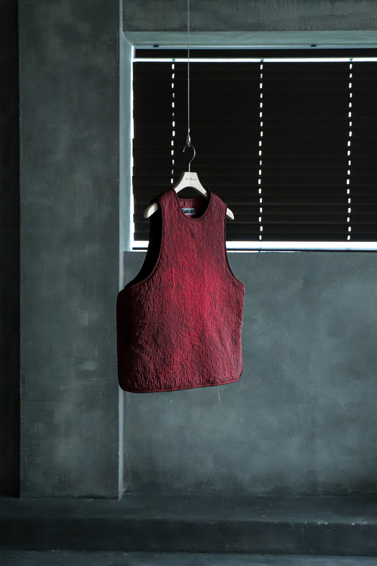 miner's silk vest red (sumi ink dyeing) : Lcbx