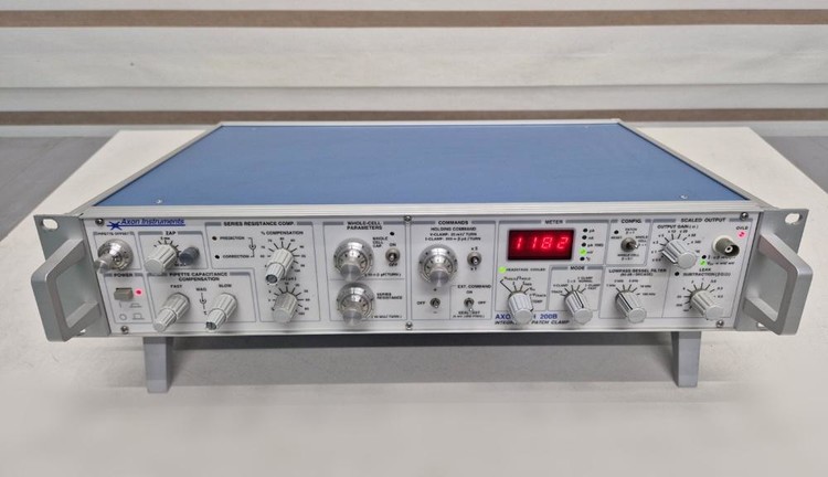 Axon Instruments AXOPATCH 200B Integrating Patch Clamp : 엠아이티솔루션
