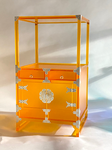 Fine Satin Traditional Four-sided Shelf : FURNITURE