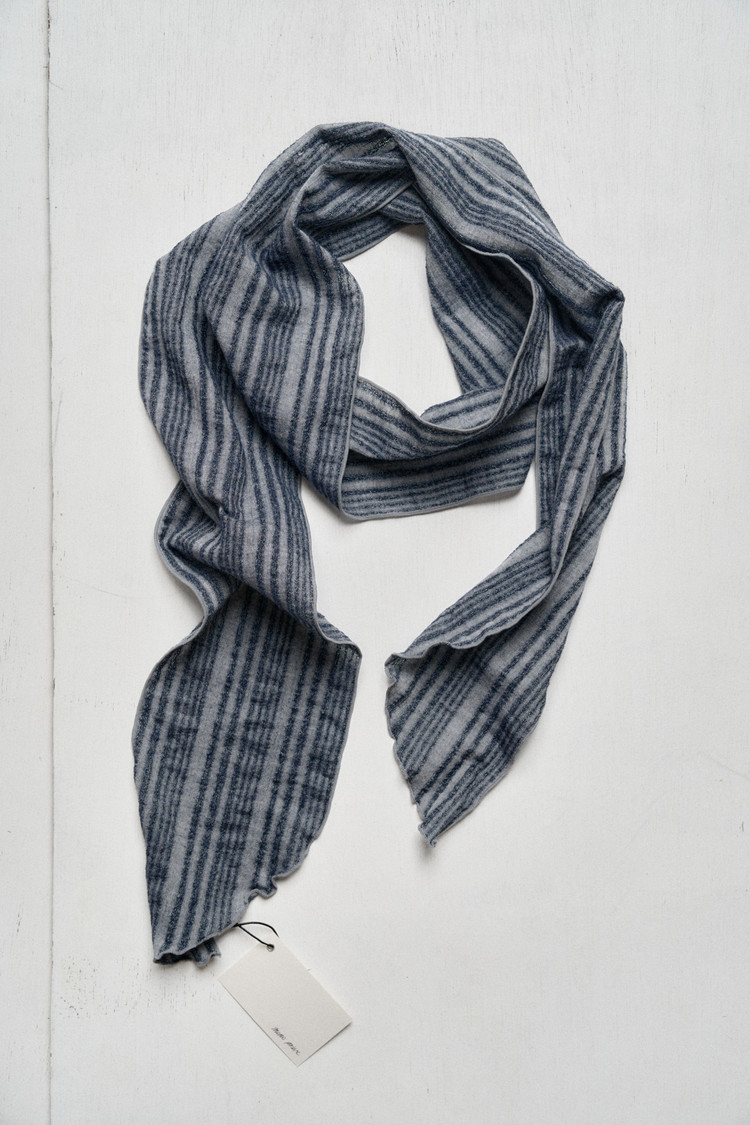 Long Textured Roll Scarf - Blue : mono prive